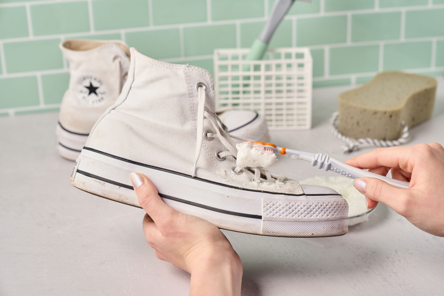 Weisse Sneaker Sohlen Reinigen