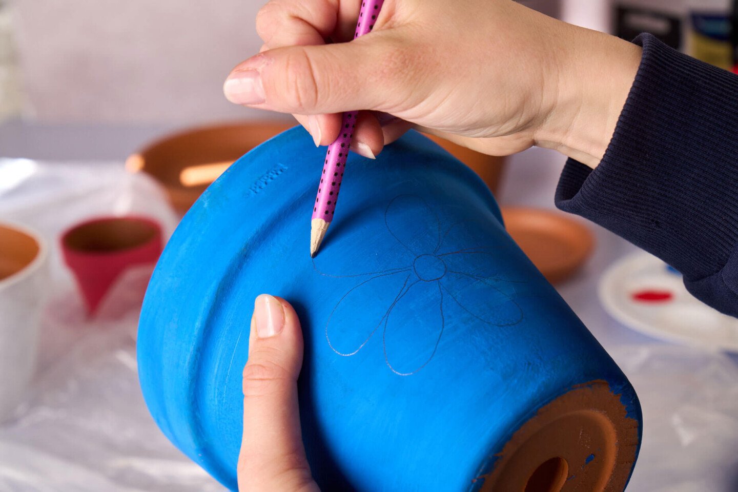 DIY: Terracotta-Töpfe bemalen – Farbe für den Frühling!